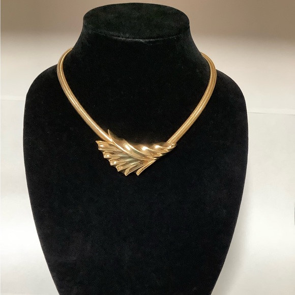 Trifari | Jewelry | Trifari 7s And 80s Elegant Gold Leaf Necklace ...
